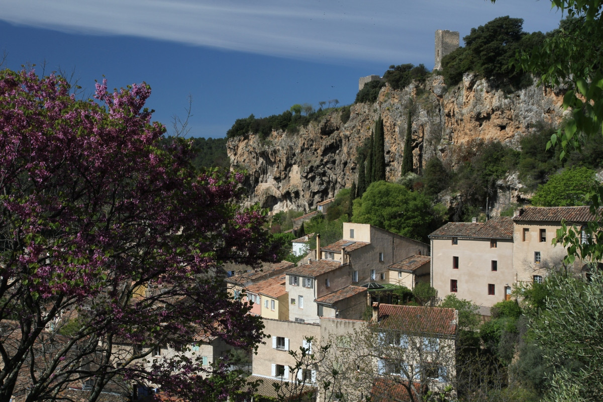 Un tour dans le village de Cotignac