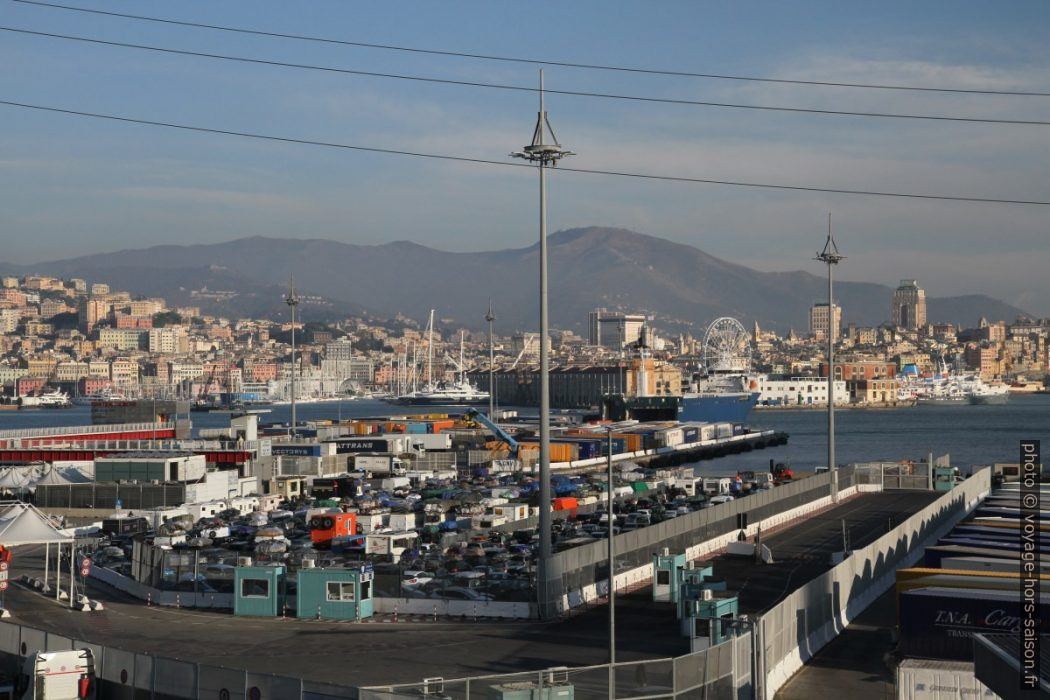 Vieux port et la Lanterne de Gênes – Voyage Hors Saison