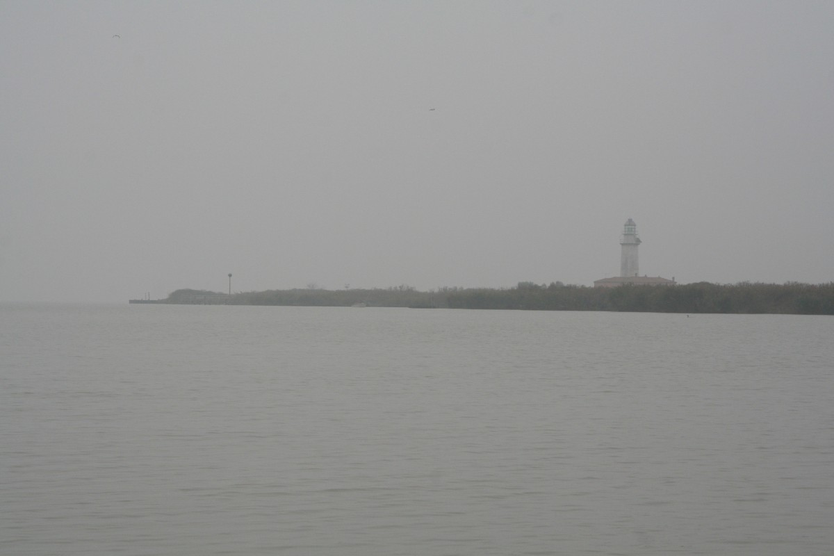 En canoë dans le Delta du Pô couvert de brouillard – Voyage Hors Saison