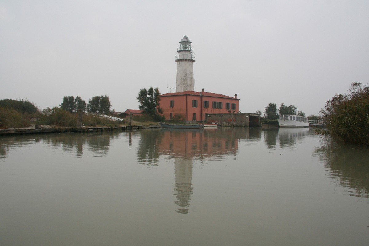 En canoë dans le Delta du Pô couvert de brouillard – Voyage Hors Saison