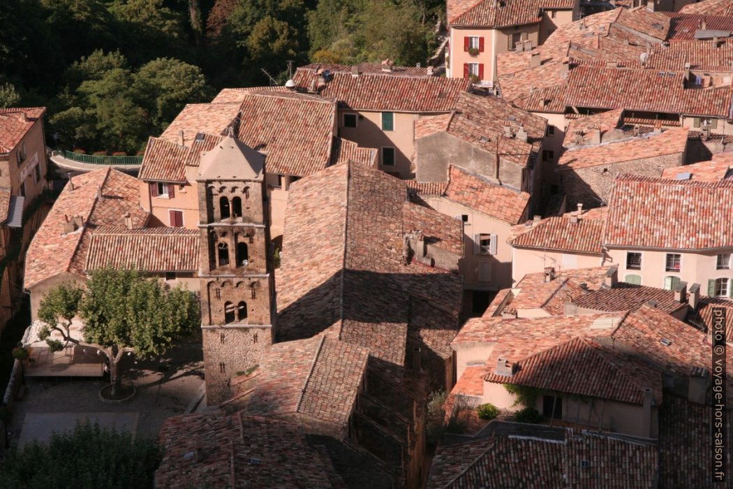 Le haut-lieu touristique de Moustiers-Sainte-Marie – Voyage Hors Saison