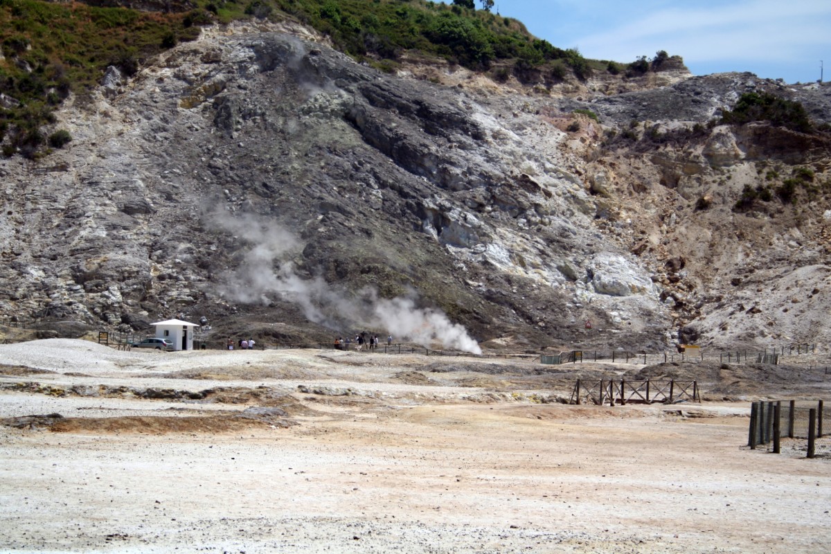 Le cratère de la Solfatare des Champs Phlégréens