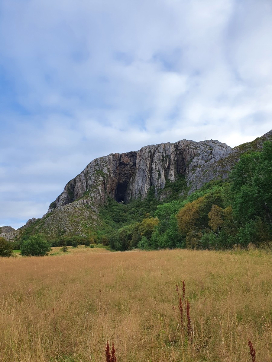 Traversée du trou du Torghatten