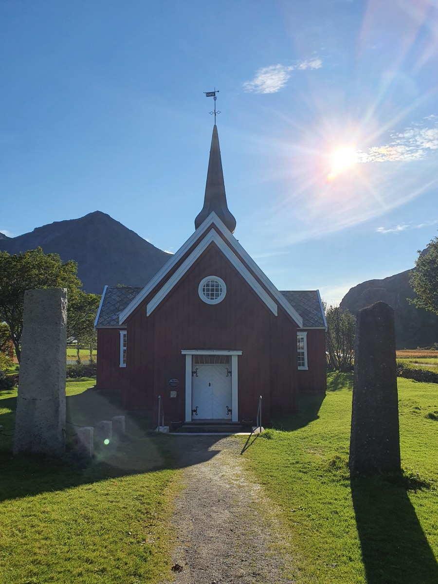 L’église de Flakstad – Voyage Hors Saison